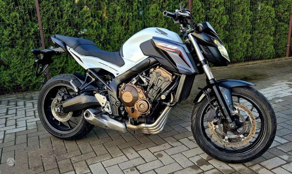Balts Honda CB 2017 Alīta, ar dzinēja tilpumu 0.65 L un nobraukumu 25 tūkst. km par 2900 €, foto 1 vietnē AUTOMOTO.COM.LV