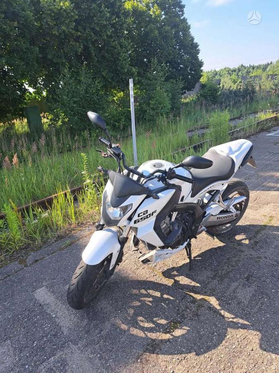 Balts Honda CB 2017 Šauļi, ar dzinēja tilpumu 0.65 L un nobraukumu 25 tūkst. km par 3600 €, foto 1 vietnē AUTOMOTO.COM.LV
