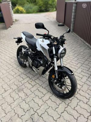 Balts Honda CB 2019 Prienai, ar dzinēja tilpumu 0.13 L un nobraukumu 15 tūkst. km par 3050 €, foto  vietnē AUTOMOTO.COM.LV