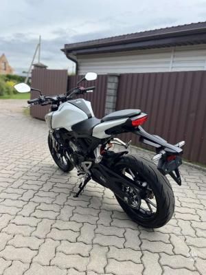 White Honda CB 2019 in Prienai, with an engine capacity of 0.13 L and mileage of 15 thousand km for 3050 €, photo 7 on AUTOMOTO.COM.LV