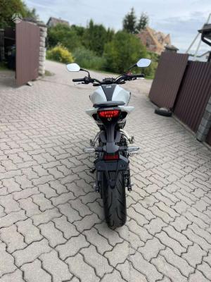White Honda CB 2019 in Prienai, with an engine capacity of 0.13 L and mileage of 15 thousand km for 3050 €, photo 9 on AUTOMOTO.COM.LV