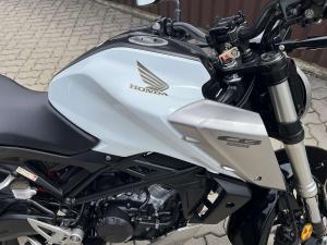 White Honda CB 2019 in Prienai, with an engine capacity of 0.13 L and mileage of 15 thousand km for 3050 €, photo 11 on AUTOMOTO.COM.LV