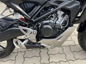 White Honda CB 2019 in Prienai, with an engine capacity of 0.13 L and mileage of 15 thousand km for 3050 €, photo 13 on AUTOMOTO.COM.LV