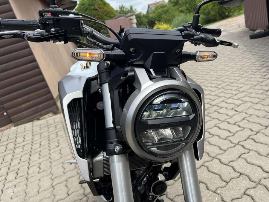 White Honda CB 2019 in Prienai, with an engine capacity of 0.13 L and mileage of 15 thousand km for 3050 €, photo 17 on AUTOMOTO.COM.LV