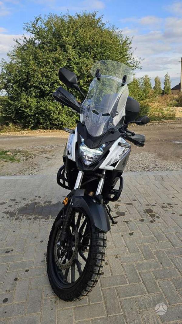 White Honda CB 2021 in Vilnius, with an engine capacity of 0.47 L and mileage of 11 thousand km for 5500 €, photo 4 on AUTOMOTO.COM.LV