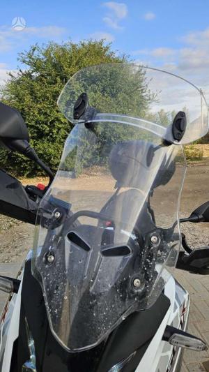 White Honda CB 2021 in Vilnius, with an engine capacity of 0.47 L and mileage of 11 thousand km for 5500 €, photo 5 on AUTOMOTO.COM.LV