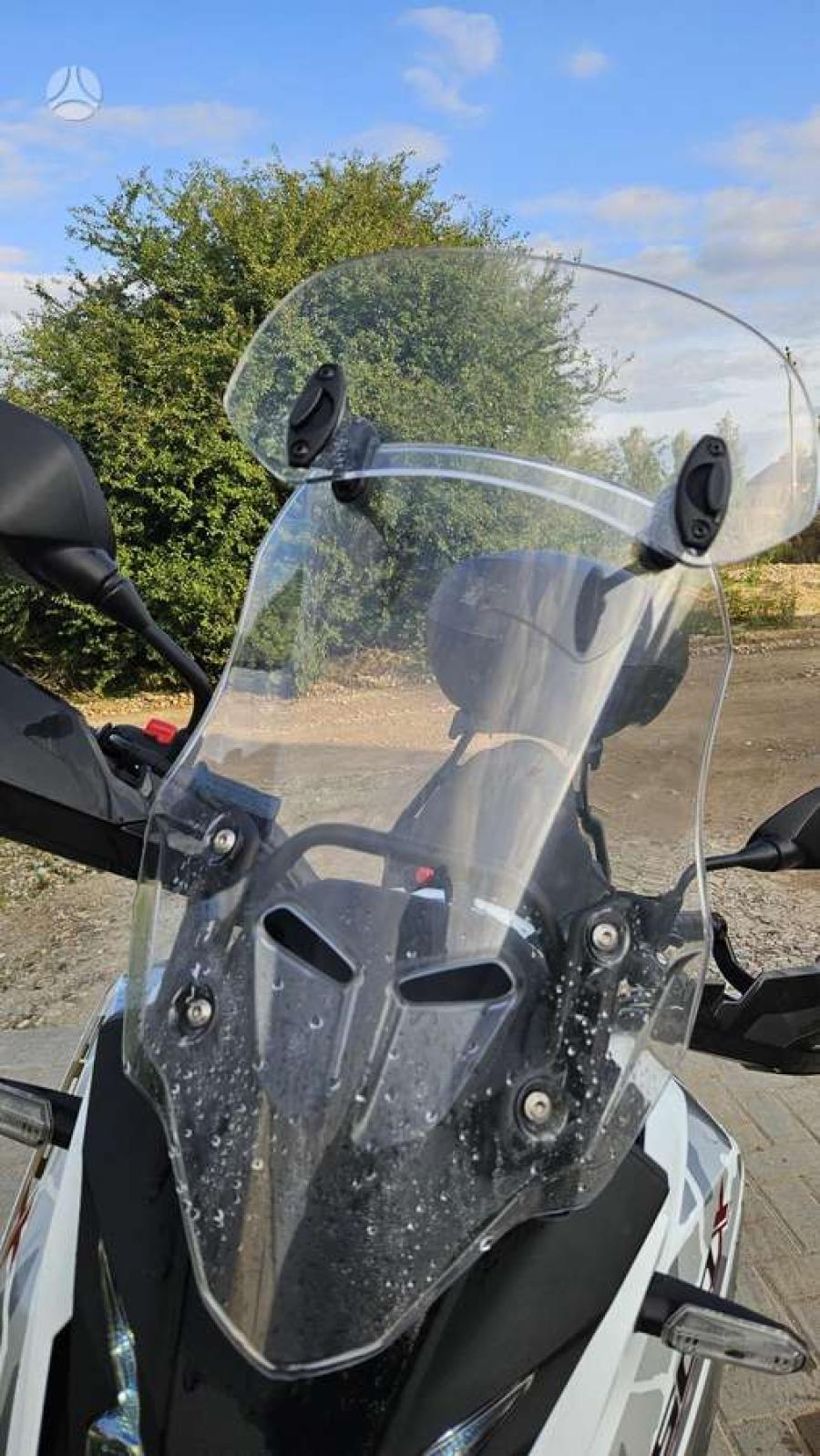 White Honda CB 2021 in Vilnius, with an engine capacity of 0.47 L and mileage of 11 thousand km for 5500 €, photo 5 on AUTOMOTO.COM.LV