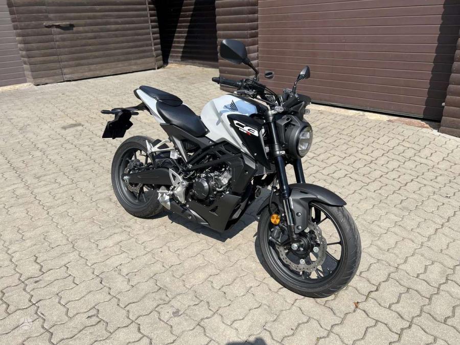 White Honda CB 2025 in Prienai, with an engine capacity of 0.13 L and mileage of 0 thousand km for 3850 €, photo 1 on AUTOMOTO.COM.LV