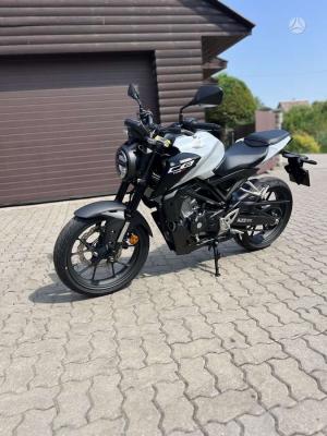 White Honda CB 2025 in Prienai, with an engine capacity of 0.13 L and mileage of 0 thousand km for 3850 €, photo 3 on AUTOMOTO.COM.LV