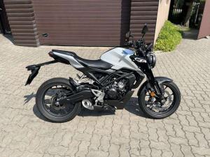 White Honda CB 2025 in Prienai, with an engine capacity of 0.13 L and mileage of 0 thousand km for 3850 €, photo 4 on AUTOMOTO.COM.LV