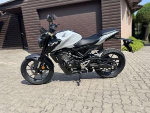 White Honda CB 2025 in Prienai, with an engine capacity of 0.13 L and mileage of 0 thousand km for 3850 €, photo 5 on AUTOMOTO.COM.LV