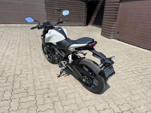 White Honda CB 2025 in Prienai, with an engine capacity of 0.13 L and mileage of 0 thousand km for 3850 €, photo 6 on AUTOMOTO.COM.LV