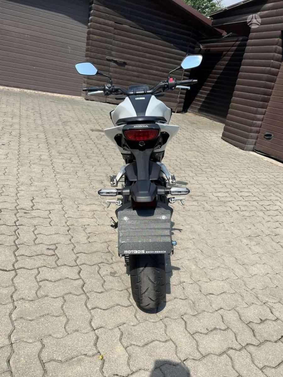 White Honda CB 2025 in Prienai, with an engine capacity of 0.13 L and mileage of 0 thousand km for 3850 €, photo 8 on AUTOMOTO.COM.LV
