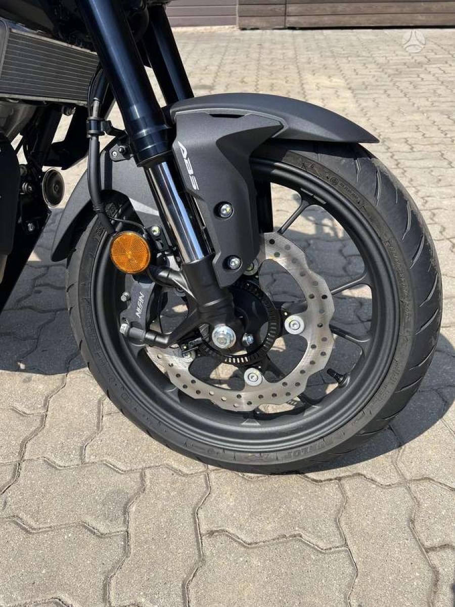 White Honda CB 2025 in Prienai, with an engine capacity of 0.13 L and mileage of 0 thousand km for 3850 €, photo 12 on AUTOMOTO.COM.LV