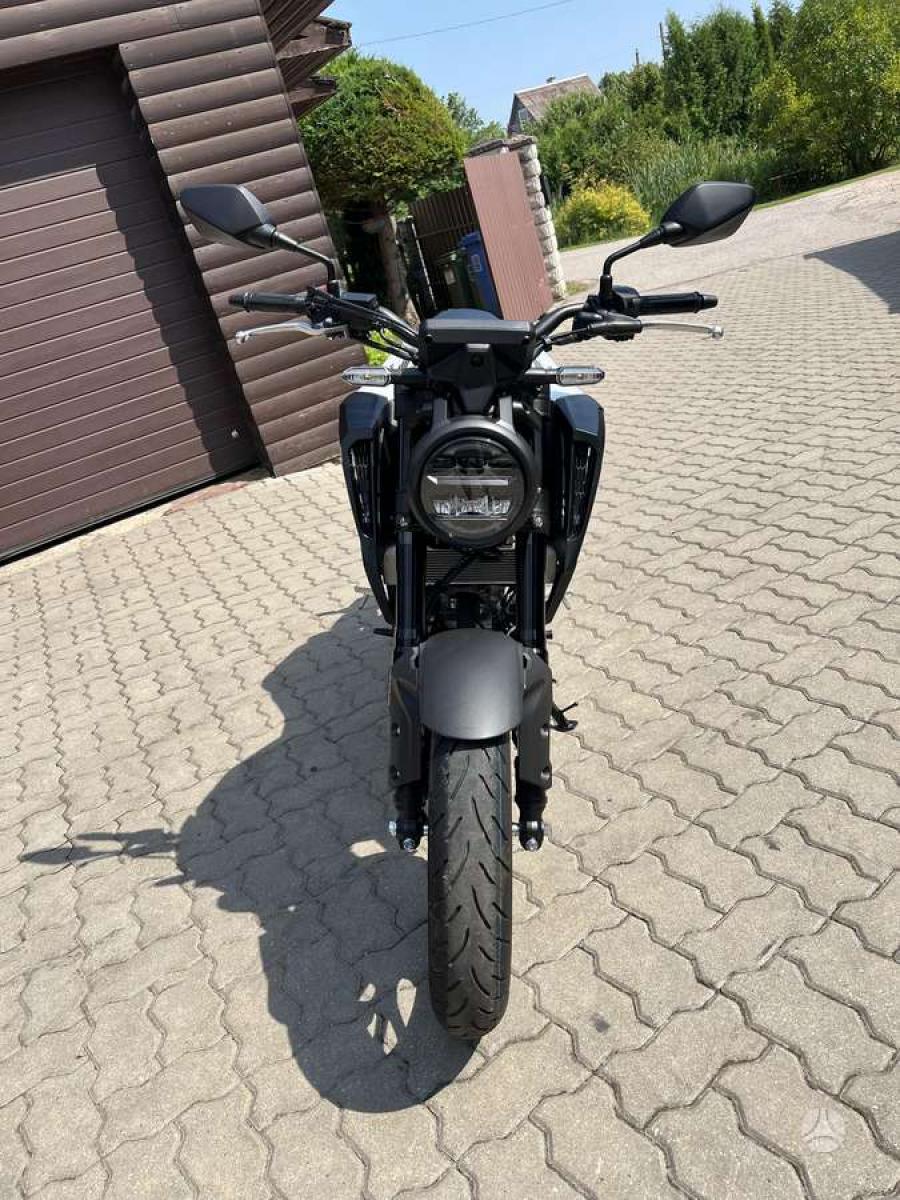 White Honda CB 2025 in Prienai, with an engine capacity of 0.13 L and mileage of 0 thousand km for 3850 €, photo 16 on AUTOMOTO.COM.LV