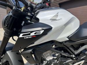 White Honda CB 2025 in Prienai, with an engine capacity of 0.13 L and mileage of 0 thousand km for 3850 €, photo 19 on AUTOMOTO.COM.LV