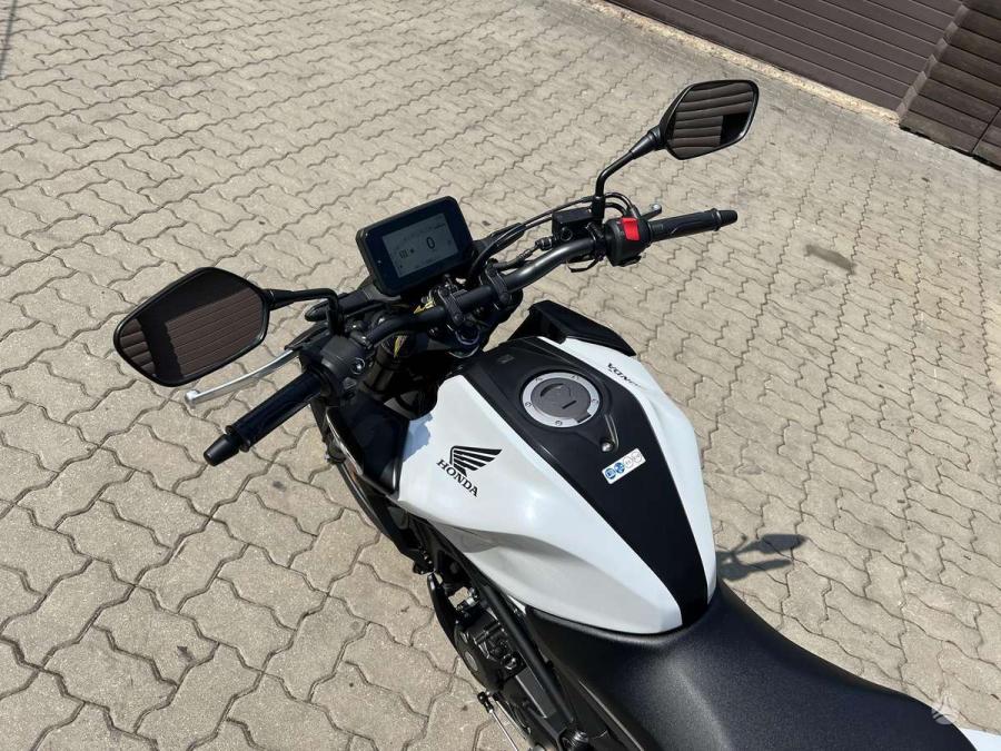 White Honda CB 2025 in Prienai, with an engine capacity of 0.13 L and mileage of 0 thousand km for 3850 €, photo 20 on AUTOMOTO.COM.LV
