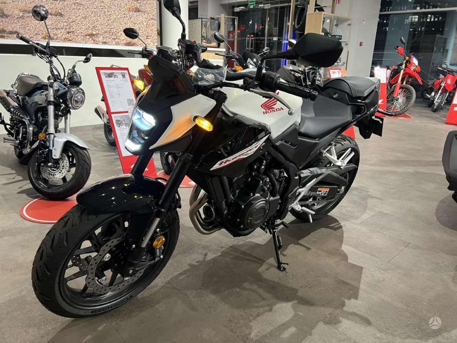 White Honda CB 2026 in Vilnius, with an engine capacity of 0.50 L and mileage of 0 thousand km for 7450 €, photo 3 on AUTOMOTO.COM.LV