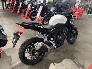 White Honda CB 2026 in Vilnius, with an engine capacity of 0.50 L and mileage of 0 thousand km for 7450 €, photo 5 on AUTOMOTO.COM.LV
