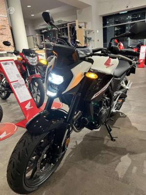 White Honda CB 2026 in Vilnius, with an engine capacity of 0.50 L and mileage of 0 thousand km for 7450 €, photo 7 on AUTOMOTO.COM.LV