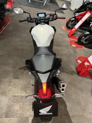 White Honda CB 2026 in Vilnius, with an engine capacity of 0.50 L and mileage of 0 thousand km for 7450 €, photo 8 on AUTOMOTO.COM.LV