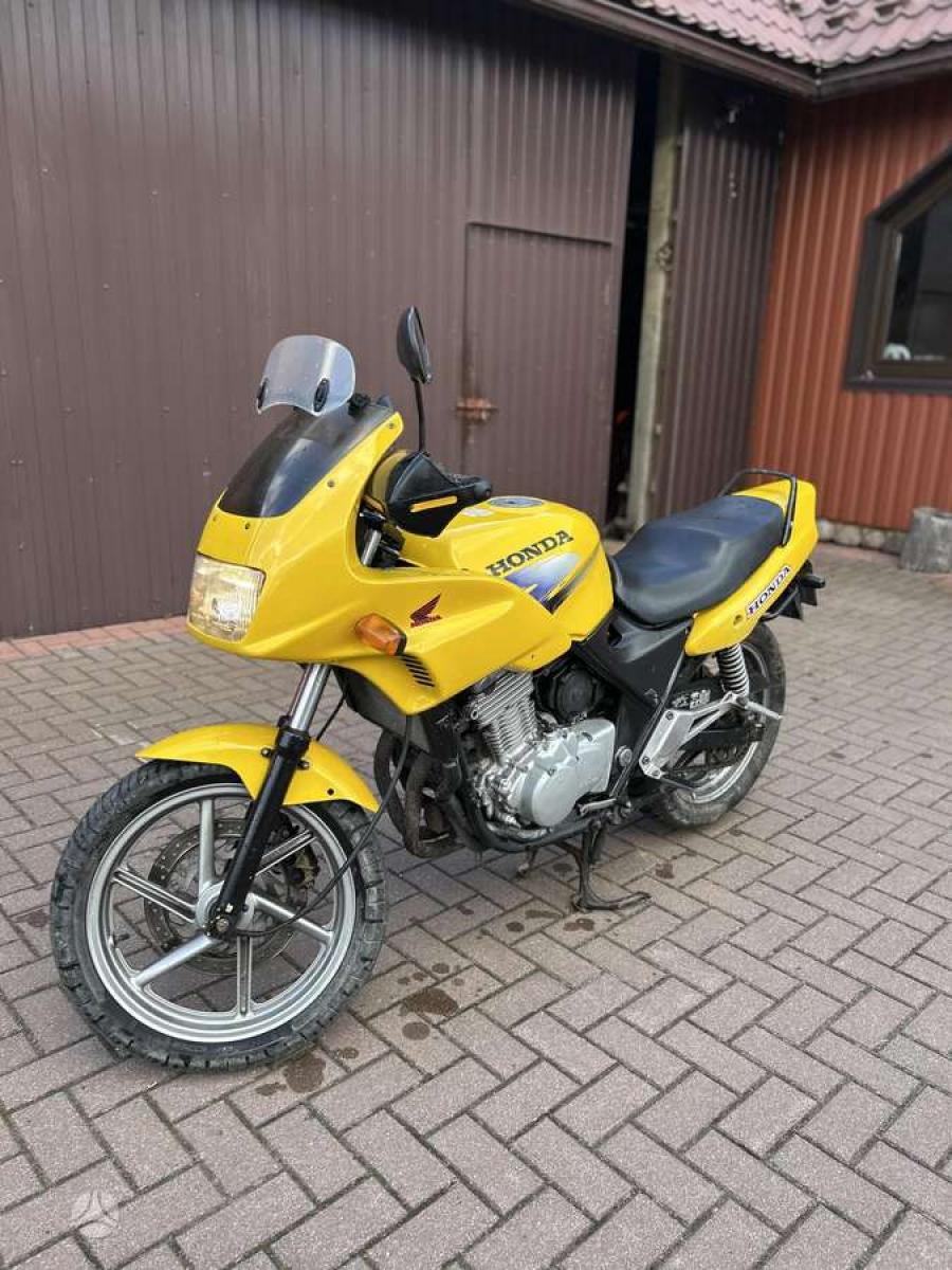 Желтый Хонда CB 1998 в Скуодас, объемом двигателя 0.50 л и пробегом 33 тыс. км за 950 €, фото 1 на AUTOMOTO.COM.LV