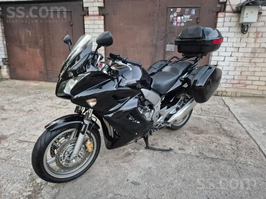 Honda CBF 1000 2009 in Daugavpils, with an engine capacity of 1.00 L and mileage of 0 thousand km for 4150 €, photo 2 on AUTOMOTO.COM.LV