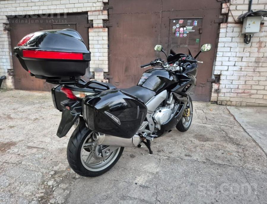 Honda CBF 1000 2009 in Daugavpils, with an engine capacity of 1.00 L and mileage of 0 thousand km for 4150 €, photo 3 on AUTOMOTO.COM.LV