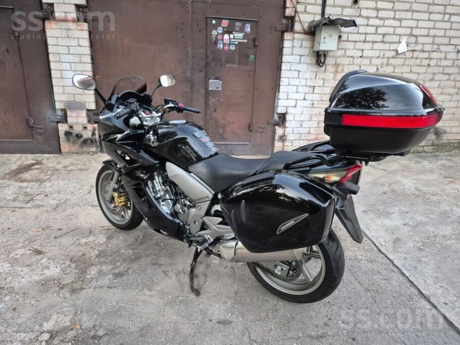 Honda CBF 1000 2009 in Daugavpils, with an engine capacity of 1.00 L and mileage of 0 thousand km for 4150 €, photo 5 on AUTOMOTO.COM.LV