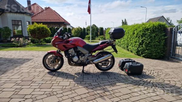 Honda CBF 1000 2010 in Bauska, with an engine capacity of 1.00 L and mileage of 0 thousand km for 3450 €, photo 5 on AUTOMOTO.COM.LV