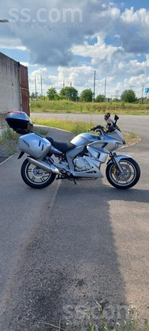 Хонда CBF 1000A 2007 в Даугавпилс, объемом двигателя 1.00 л и пробегом 0 тыс. км за 3400 €, фото 1 на AUTOMOTO.COM.LV