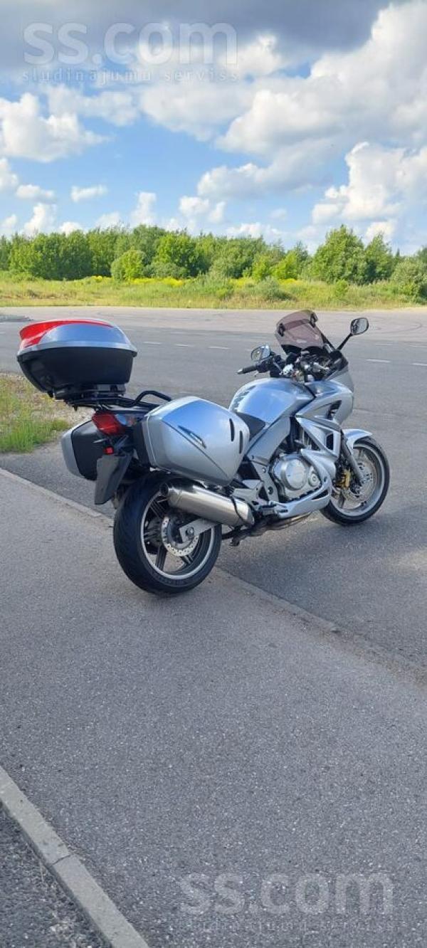 Honda CBF 1000A 2007 in Daugavpils, with an engine capacity of 1.00 L and mileage of 0 thousand km for 3400 €, photo 9 on AUTOMOTO.COM.LV