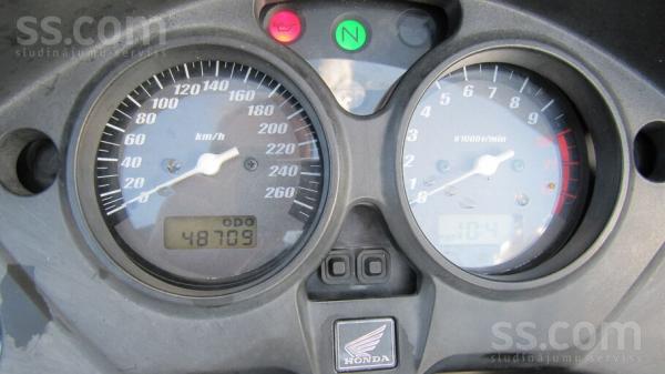 Honda CBF 1000A 2010 Rīga, ar dzinēja tilpumu 1.00 L un nobraukumu 0 tūkst. km par 2750 €, foto 10 vietnē AUTOMOTO.COM.LV