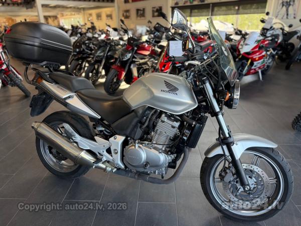 Pelēks Honda CBF 500 2004 Tallina, ar dzinēja tilpumu 0.50 L un nobraukumu 23 tūkst. km par 2790 €, foto 1 vietnē AUTOMOTO.COM.LV