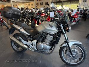Pelēks Honda CBF 500 2004 Tallina, ar dzinēja tilpumu 0.50 L un nobraukumu 23 tūkst. km par 2790 €, foto  vietnē AUTOMOTO.COM.LV