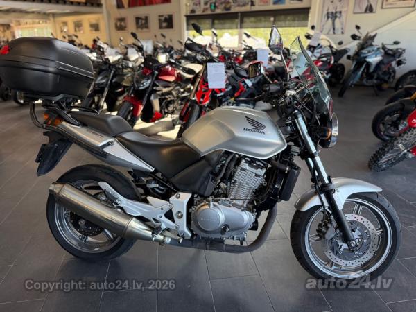 Pelēks Honda CBF 500 2004 Tallina, ar dzinēja tilpumu 0.50 L un nobraukumu 23 tūkst. km par 2790 €, foto 2 vietnē AUTOMOTO.COM.LV