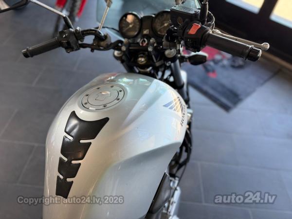 Pelēks Honda CBF 500 2004 Tallina, ar dzinēja tilpumu 0.50 L un nobraukumu 23 tūkst. km par 2790 €, foto 4 vietnē AUTOMOTO.COM.LV