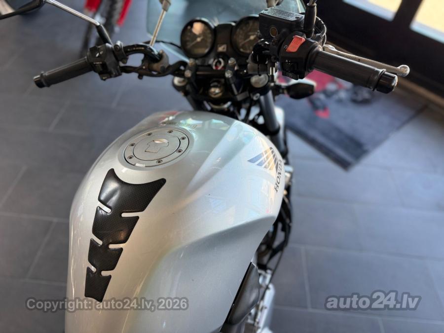 Pelēks Honda CBF 500 2004 Tallina, ar dzinēja tilpumu 0.50 L un nobraukumu 23 tūkst. km par 2790 €, foto 5 vietnē AUTOMOTO.COM.LV