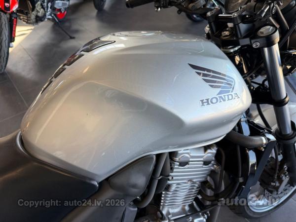 Pelēks Honda CBF 500 2004 Tallina, ar dzinēja tilpumu 0.50 L un nobraukumu 23 tūkst. km par 2790 €, foto 5 vietnē AUTOMOTO.COM.LV