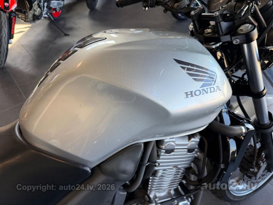 Pelēks Honda CBF 500 2004 Tallina, ar dzinēja tilpumu 0.50 L un nobraukumu 23 tūkst. km par 2790 €, foto 6 vietnē AUTOMOTO.COM.LV