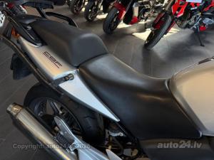 Pelēks Honda CBF 500 2004 Tallina, ar dzinēja tilpumu 0.50 L un nobraukumu 23 tūkst. km par 2790 €, foto 7 vietnē AUTOMOTO.COM.LV