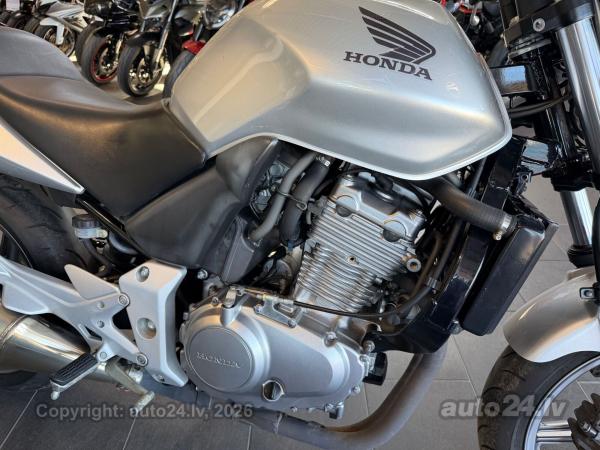 Pelēks Honda CBF 500 2004 Tallina, ar dzinēja tilpumu 0.50 L un nobraukumu 23 tūkst. km par 2790 €, foto 7 vietnē AUTOMOTO.COM.LV