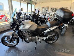 Pelēks Honda CBF 500 2004 Tallina, ar dzinēja tilpumu 0.50 L un nobraukumu 23 tūkst. km par 2790 €, foto 12 vietnē AUTOMOTO.COM.LV