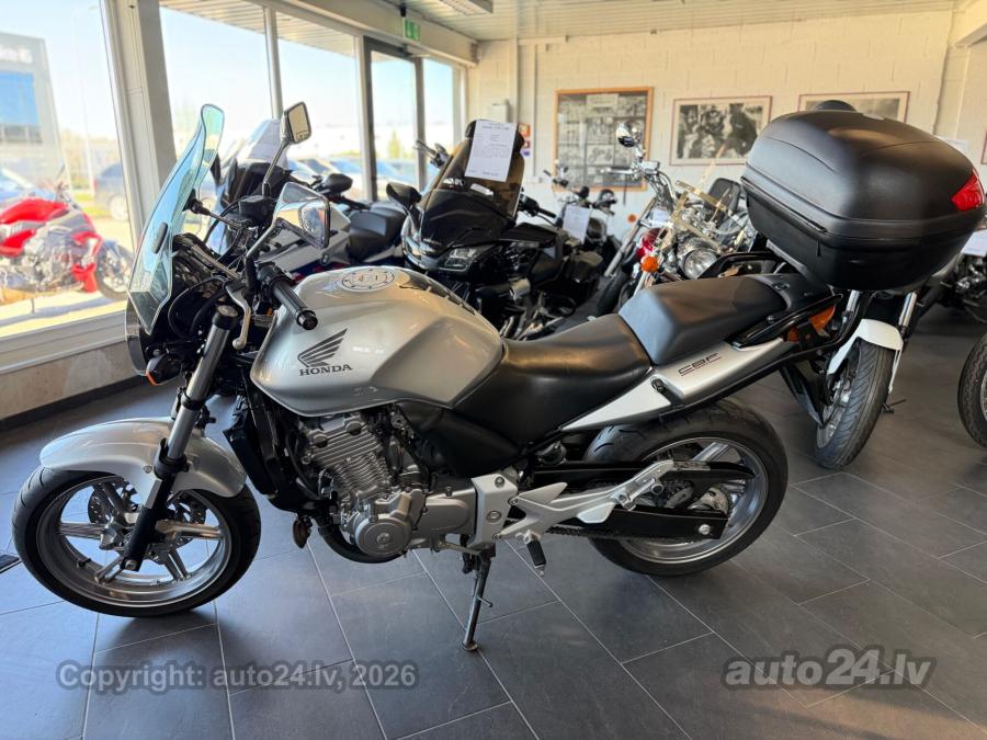 Pelēks Honda CBF 500 2004 Tallina, ar dzinēja tilpumu 0.50 L un nobraukumu 23 tūkst. km par 2790 €, foto 12 vietnē AUTOMOTO.COM.LV