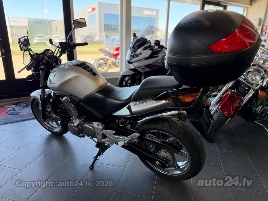 Pelēks Honda CBF 500 2004 Tallina, ar dzinēja tilpumu 0.50 L un nobraukumu 23 tūkst. km par 2790 €, foto 13 vietnē AUTOMOTO.COM.LV