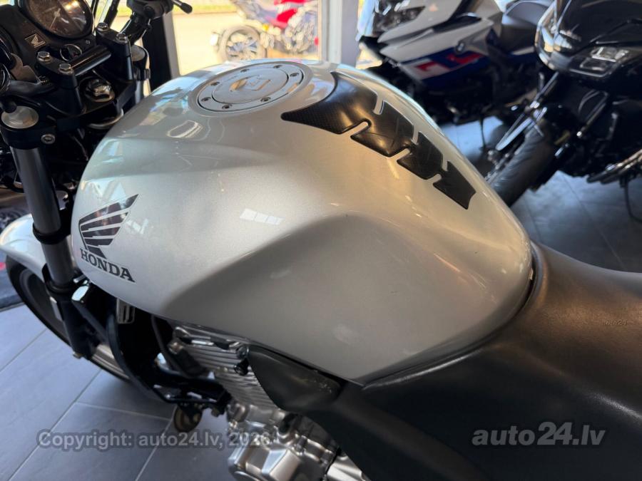 Pelēks Honda CBF 500 2004 Tallina, ar dzinēja tilpumu 0.50 L un nobraukumu 23 tūkst. km par 2790 €, foto 15 vietnē AUTOMOTO.COM.LV