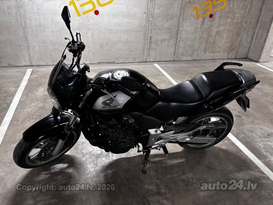 Black Honda CBF 600 2007 in Tallinn, with an engine capacity of 0.60 L and mileage of 44 thousand km for 2600 €, photo 3 on AUTOMOTO.COM.LV