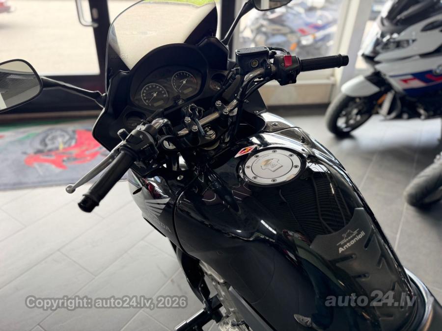 Черный Хонда CBF 600 2011 в Таллин, объемом двигателя 0.60 л и пробегом 44 тыс. км за 3990 €, фото 14 на AUTOMOTO.COM.LV