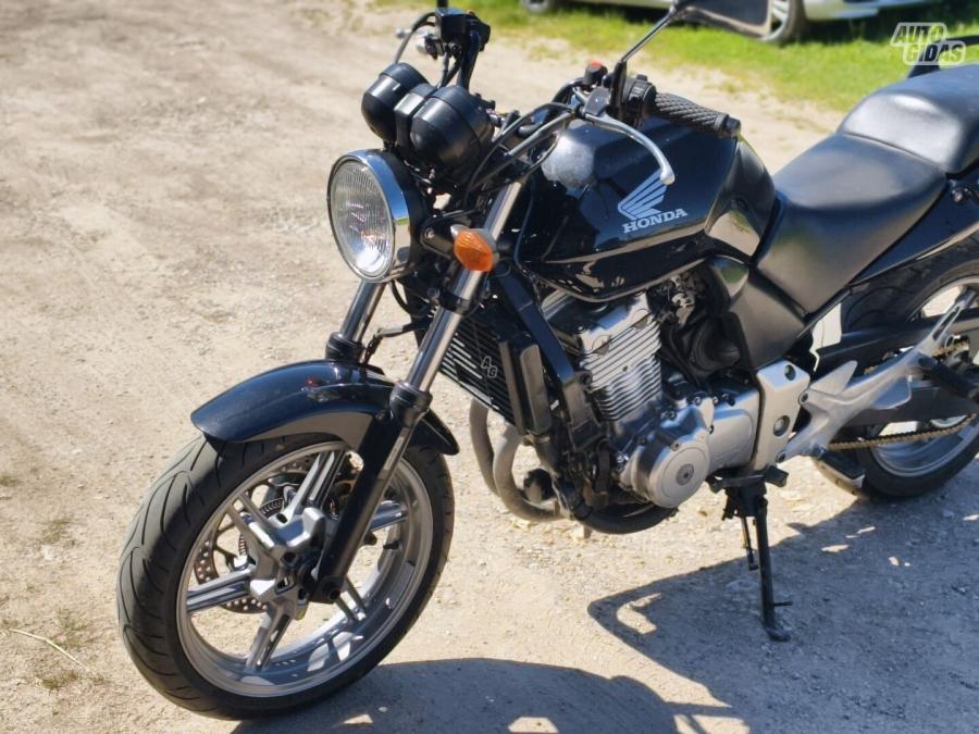 Melns Honda CBF 2006 Rietavas, ar dzinēja tilpumu 0.50 L un nobraukumu 98 tūkst. km par 1350 €, foto 1 vietnē AUTOMOTO.COM.LV