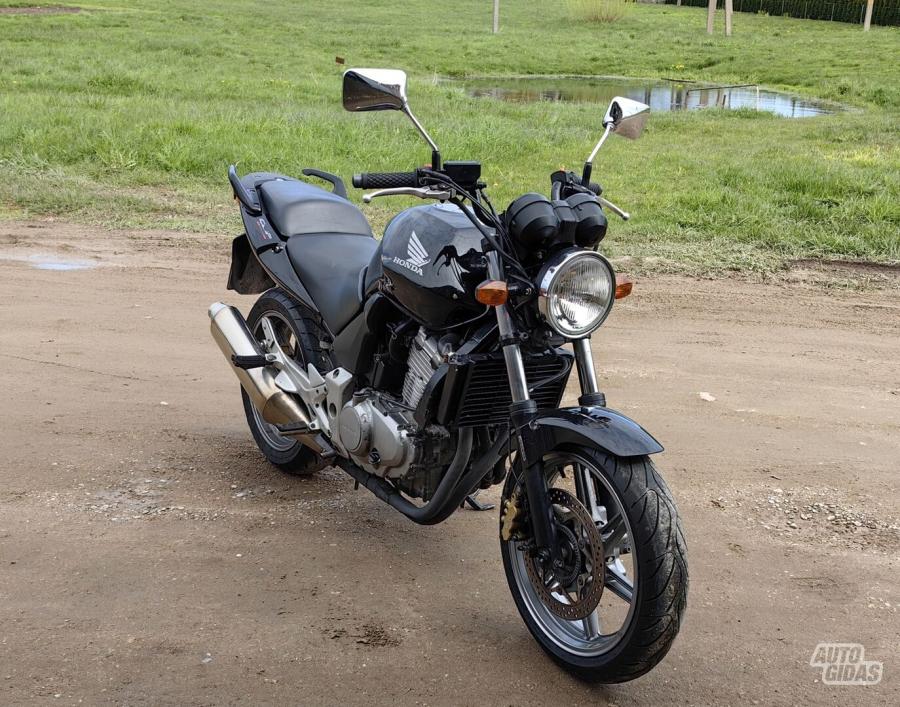 Melns Honda CBF 2006 Rietavas, ar dzinēja tilpumu 0.50 L un nobraukumu 98 tūkst. km par 1350 €, foto 3 vietnē AUTOMOTO.COM.LV